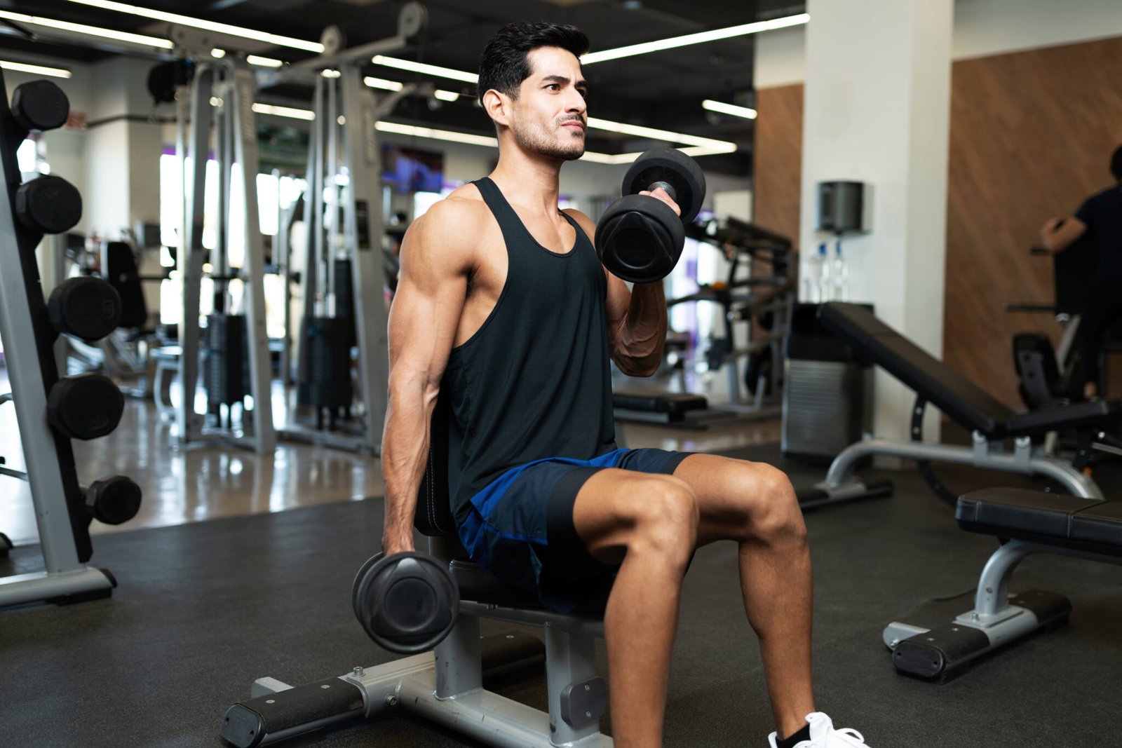 Curl biceps alterné avec haltères - jemeremetsausport.com